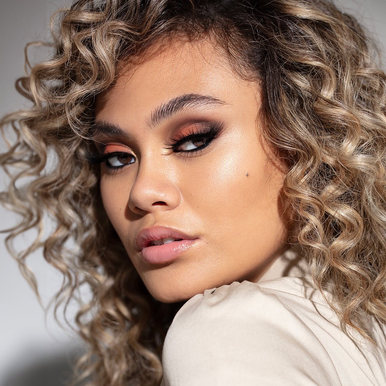 Ayan Beauty | SHE'S THE MOMENT luxurious palette – AYAN BEAUTY